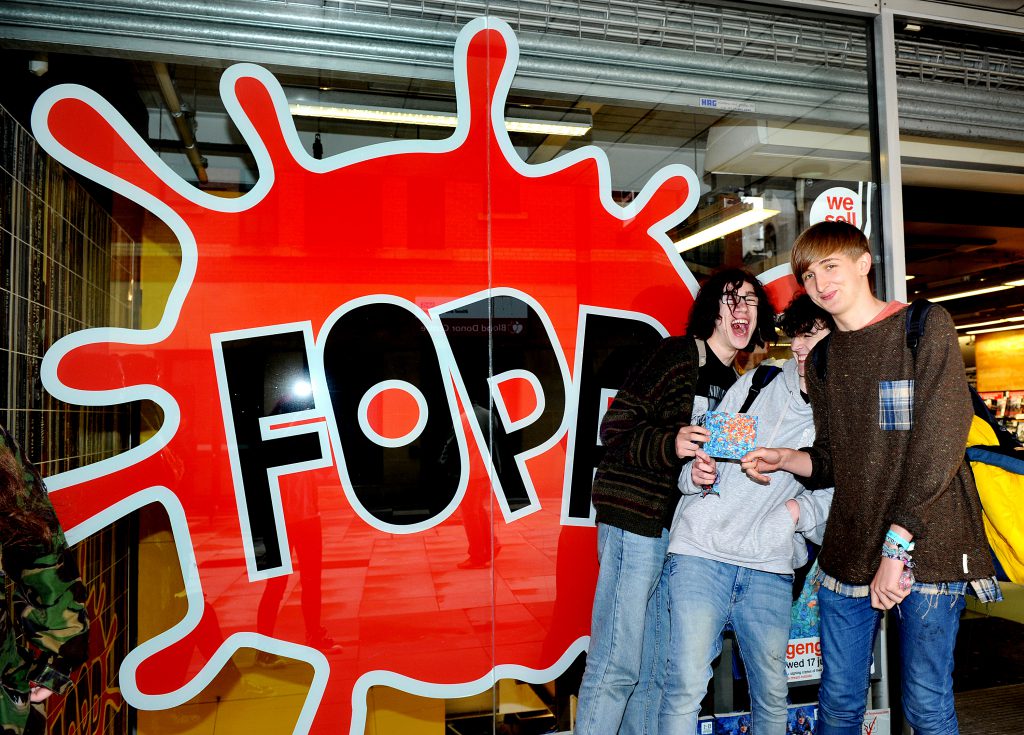 gengahr (gallery) - Fopp - the best music, films & books at low prices ...